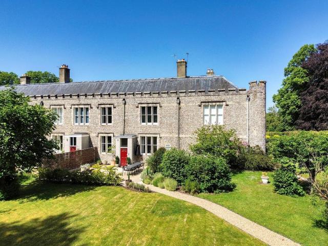 4 bedroom terraced house for sale