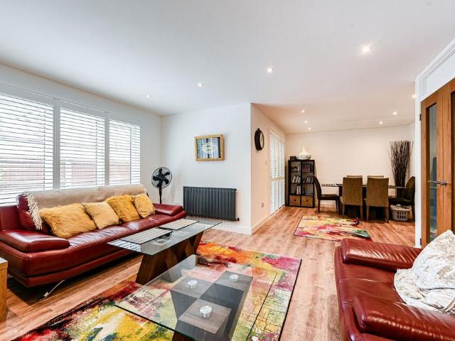 4 bedroom terraced house for sale