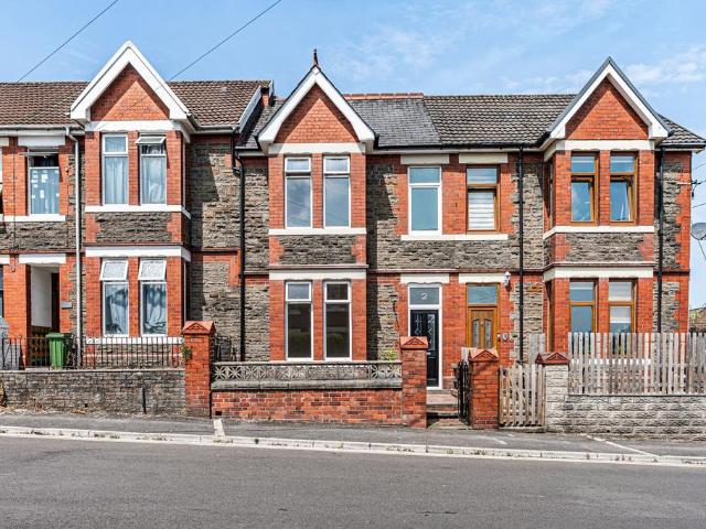 4 bedroom terraced house for sale