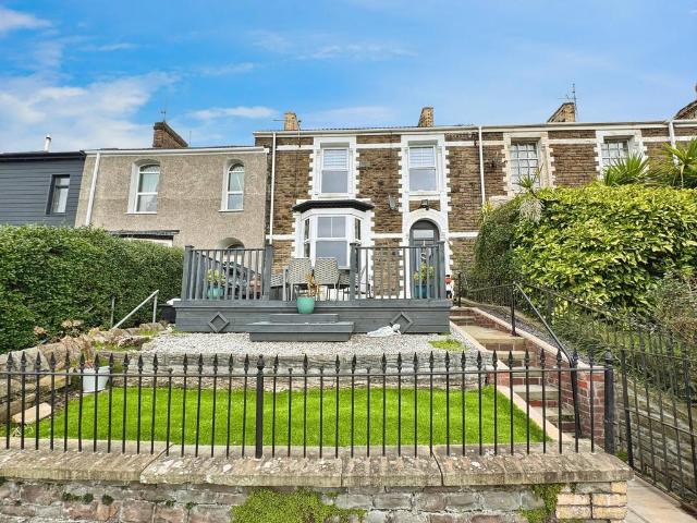 4 bedroom terraced house for sale