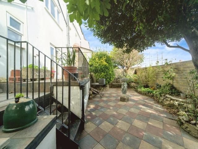 4 bedroom terraced house for sale