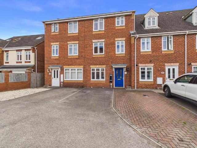 4 bedroom terraced house for sale