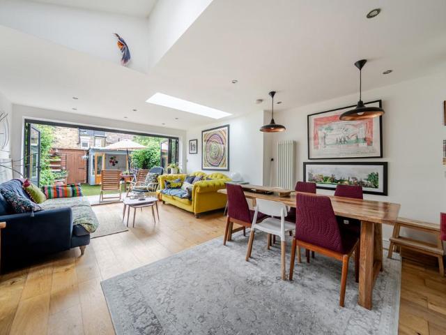 4 bedroom terraced house for sale