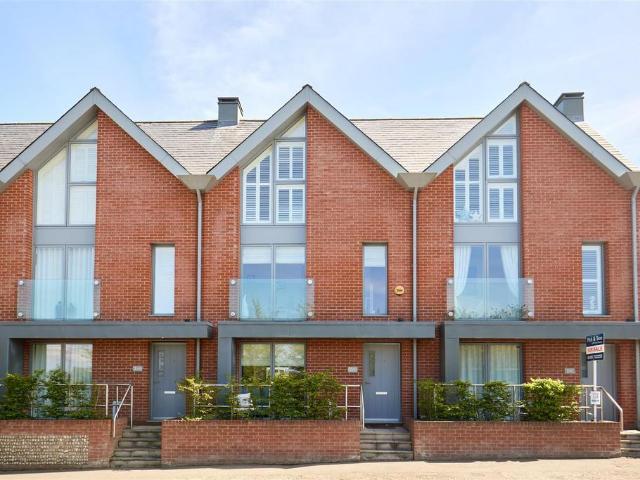 4 bedroom terraced house for sale