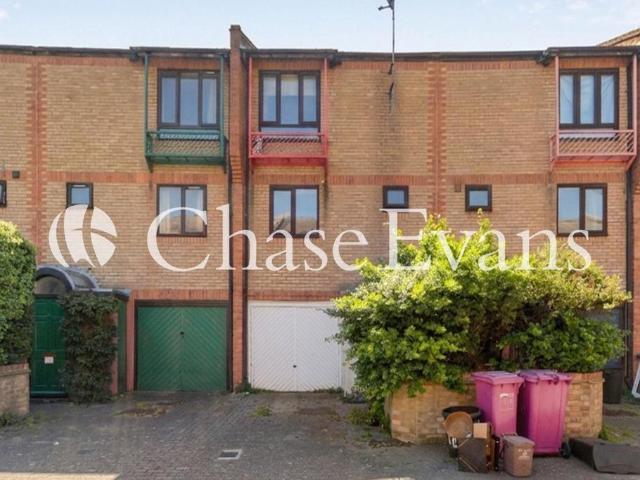 4 bedroom terraced house for sale