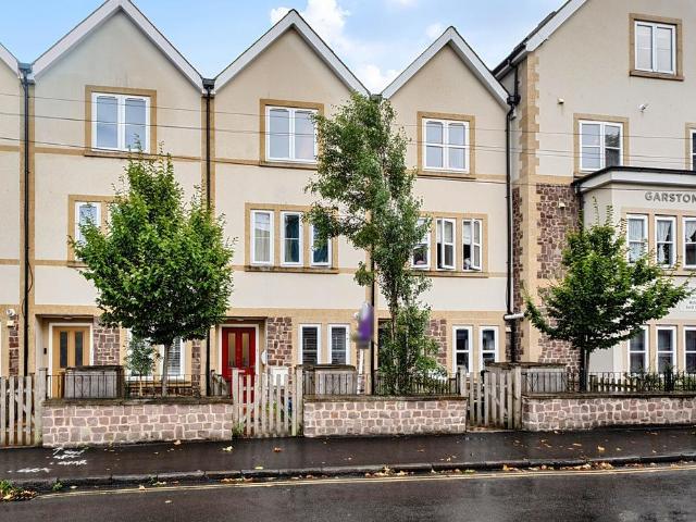 4 bedroom terraced house for sale