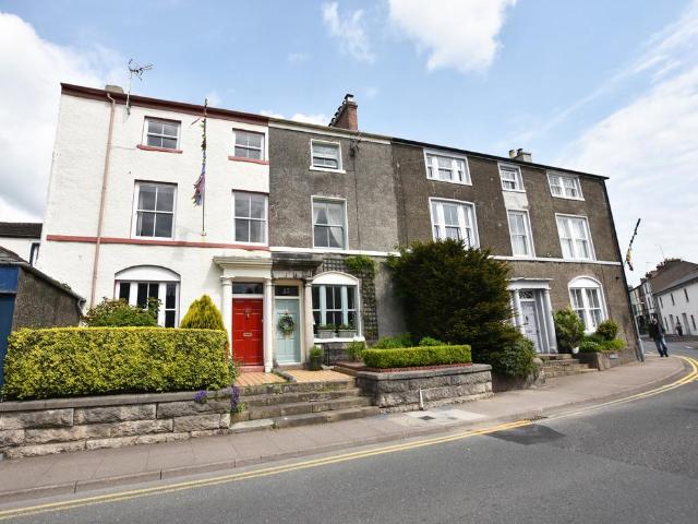4 bedroom terraced house for sale