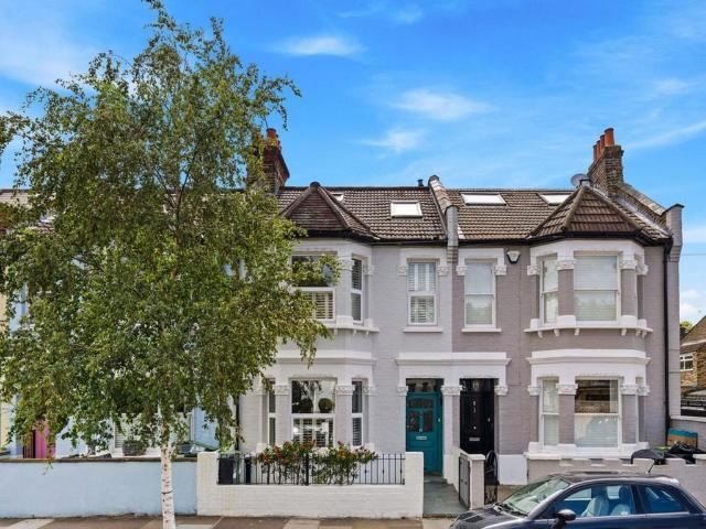 4 bedroom terraced house for sale