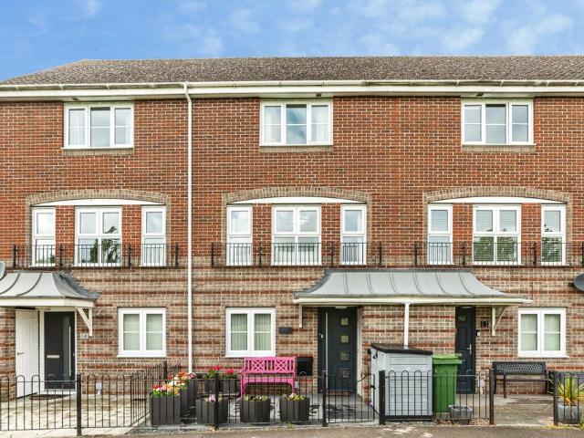 4 bedroom terraced house for sale
