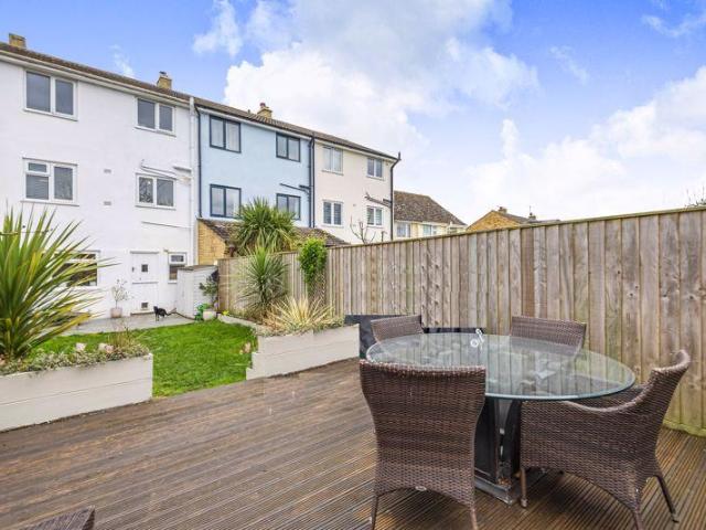 4 bedroom terraced house for sale