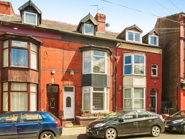 4 bedroom terraced house for sale