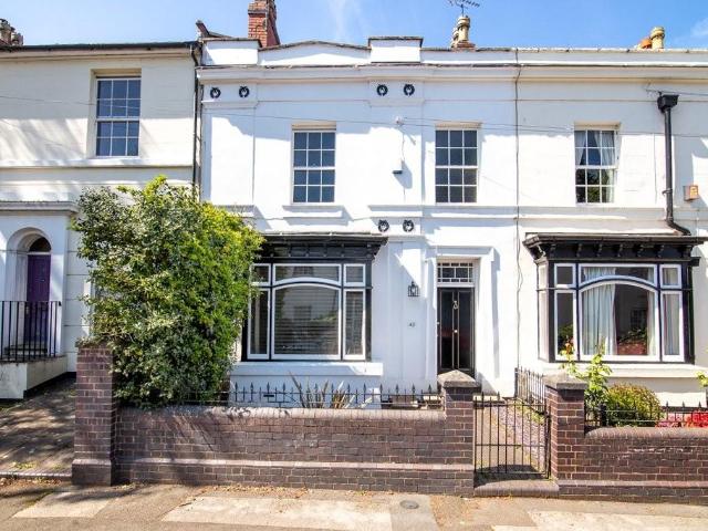 4 bedroom terraced house for sale