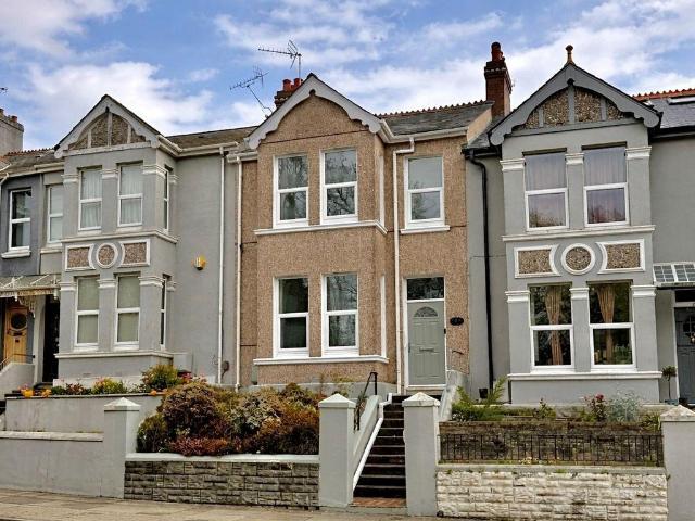 4 bedroom terraced house for sale