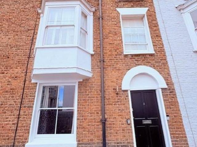 4 bedroom terraced house for sale