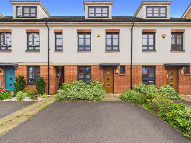 4 bedroom terraced house for sale