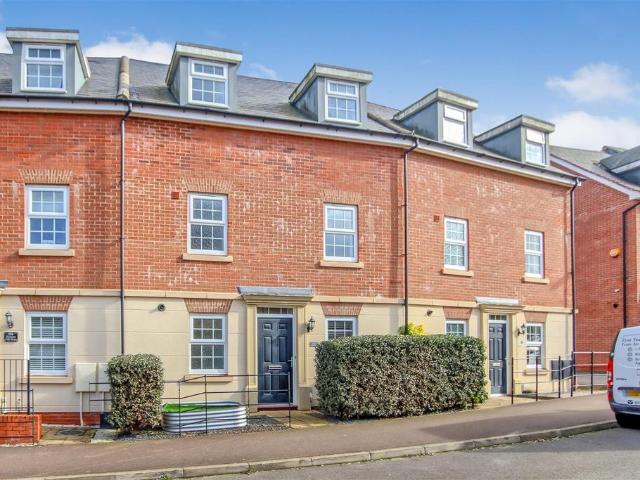 4 bedroom terraced house for sale