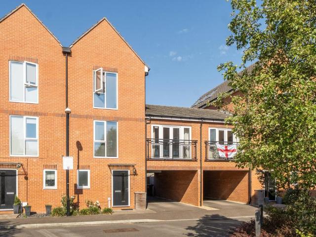 4 bedroom terraced house for sale
