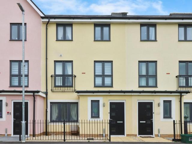 4 bedroom terraced house for sale