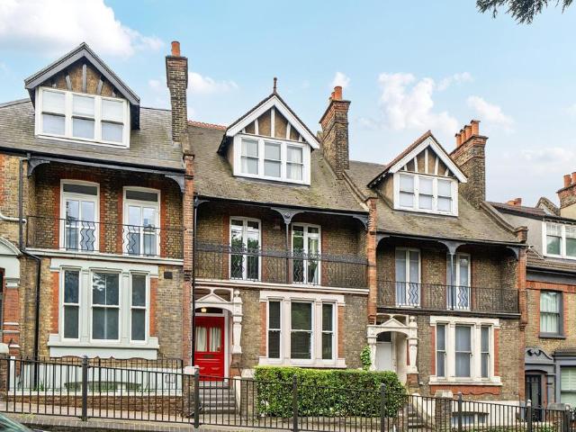 4 bedroom terraced house for sale