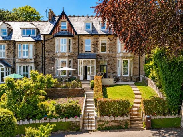 4 bedroom terraced house for sale