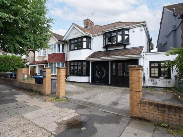 4 bedroom terraced house for sale