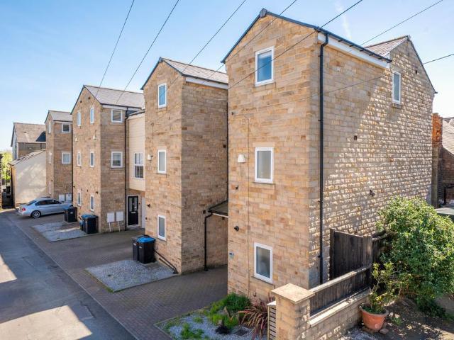 4 bedroom terraced house for sale