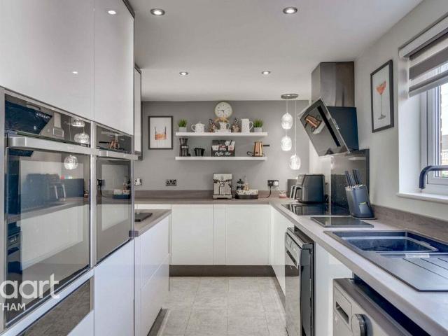 4 bedroom terraced house for sale