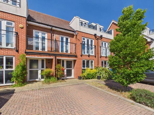 4 bedroom terraced house for sale
