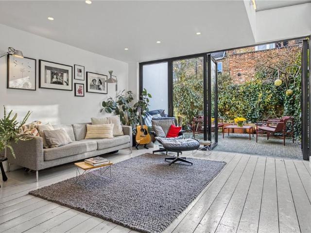 4 bedroom terraced house for sale
