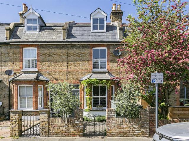 4 bedroom terraced house for sale