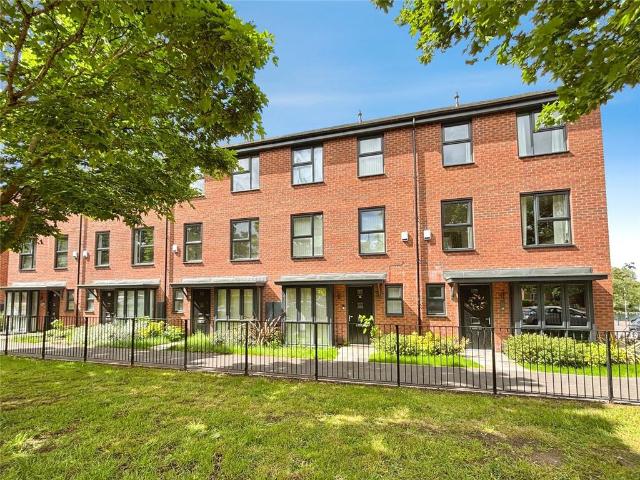 4 bedroom terraced house for sale