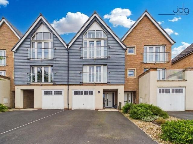 4 bedroom terraced house for sale