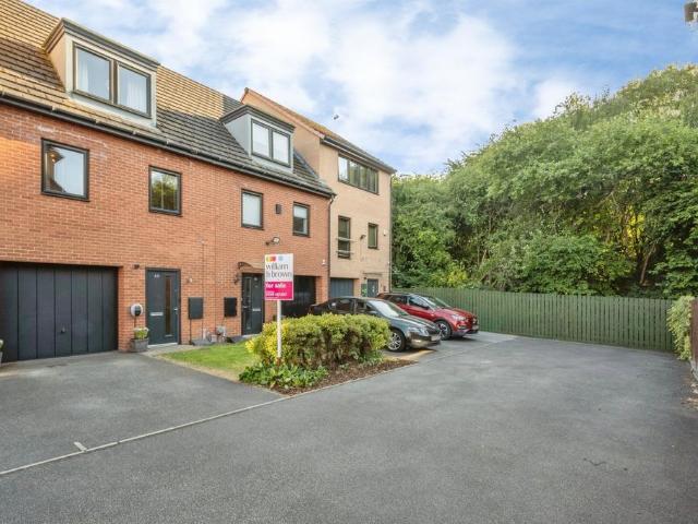 4 bedroom terraced house for sale