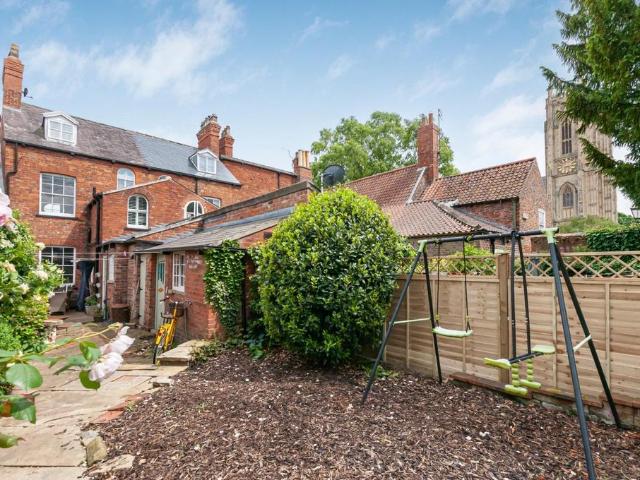 4 bedroom terraced house for sale