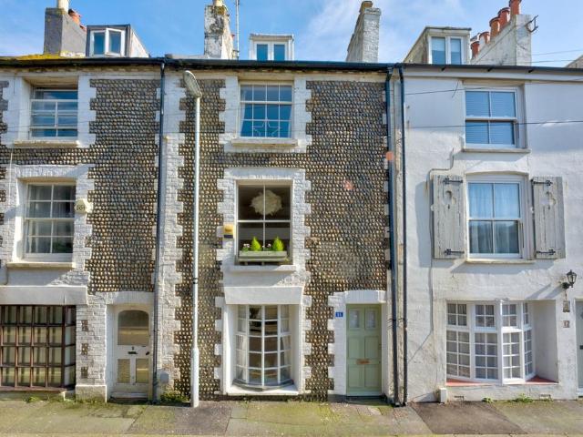 4 bedroom terraced house for sale