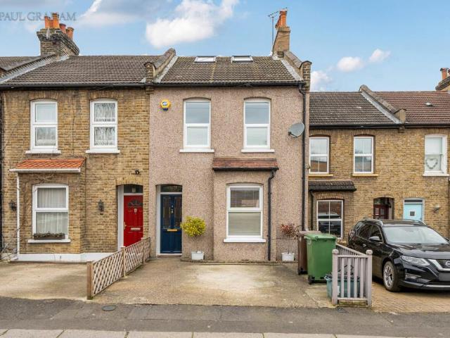 4 bedroom cottage for sale