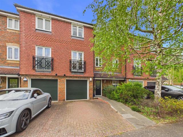 4 bedroom terraced house for sale