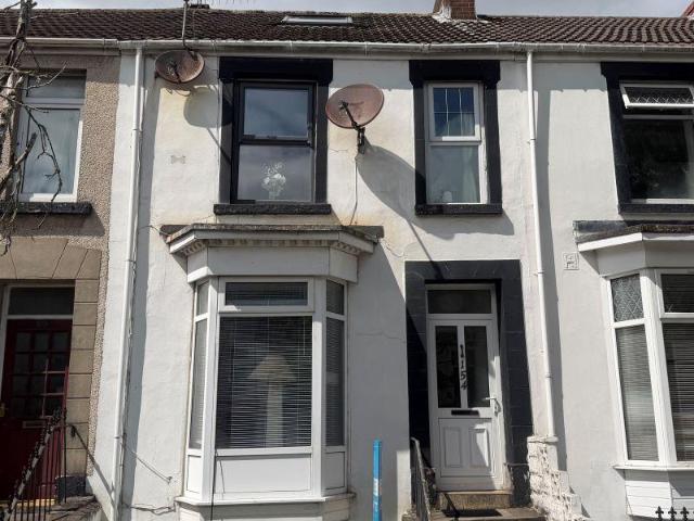 4 bedroom terraced house for sale