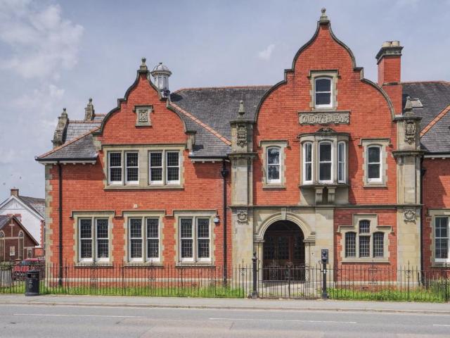 4 bedroom terraced house for sale