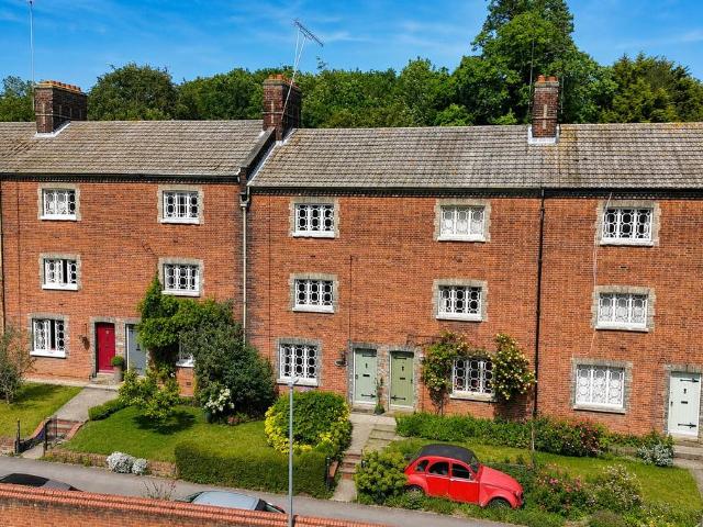 4 bedroom terraced house for sale