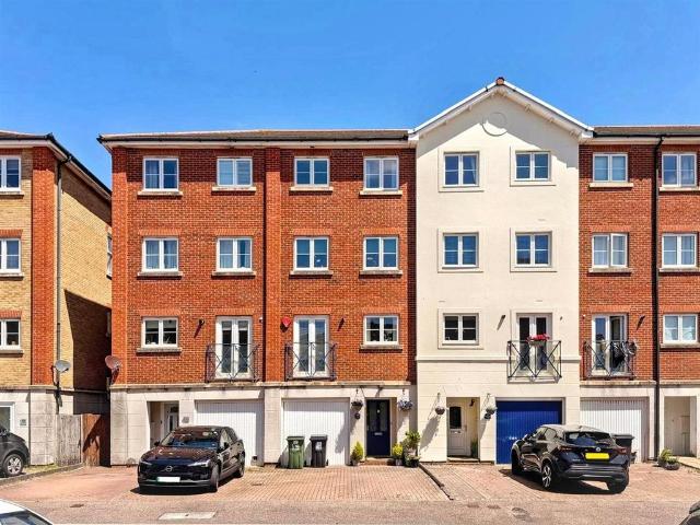 4 bedroom terraced house for sale