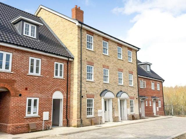 4 bedroom terraced house for sale