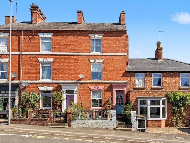 4 bedroom terraced house for sale
