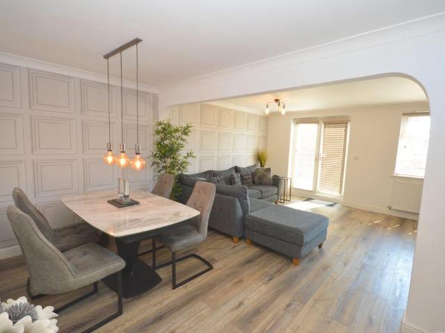 4 bedroom terraced house for sale