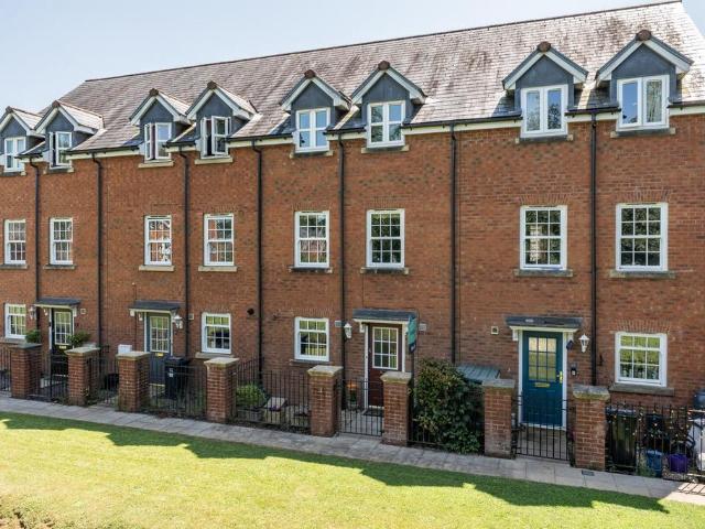 4 bedroom terraced house for sale