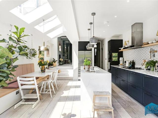 4 bedroom terraced house for sale