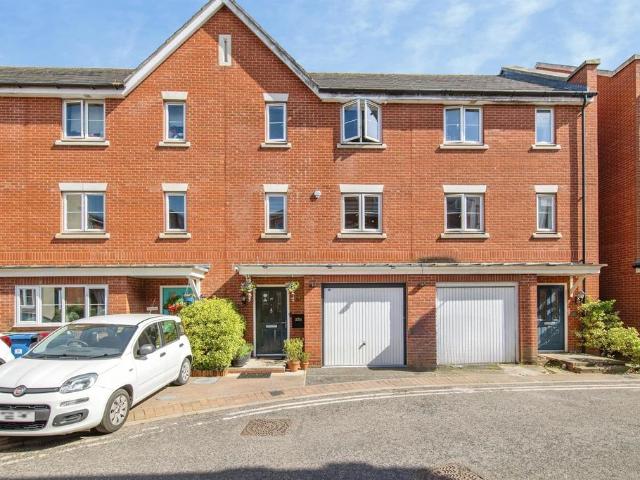 4 bedroom terraced house for sale