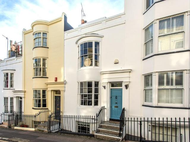 4 bedroom terraced house for sale