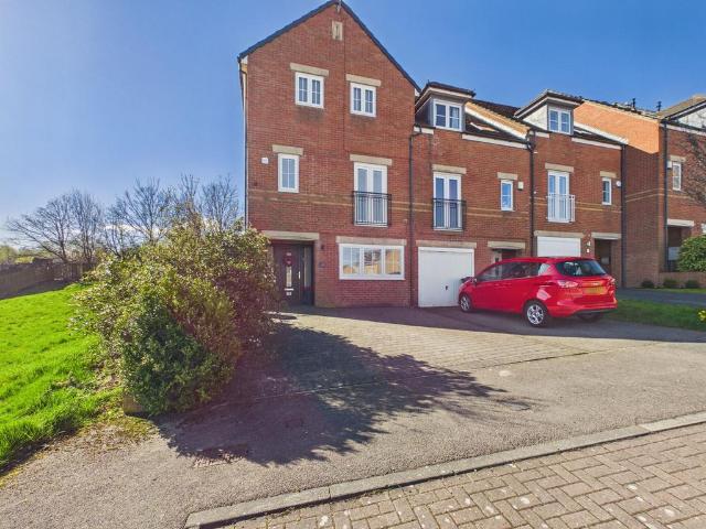 4 bedroom terraced house for sale
