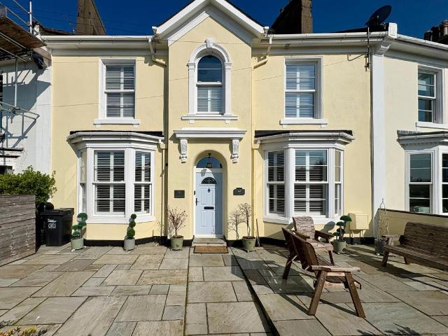 4 bedroom terraced house for sale